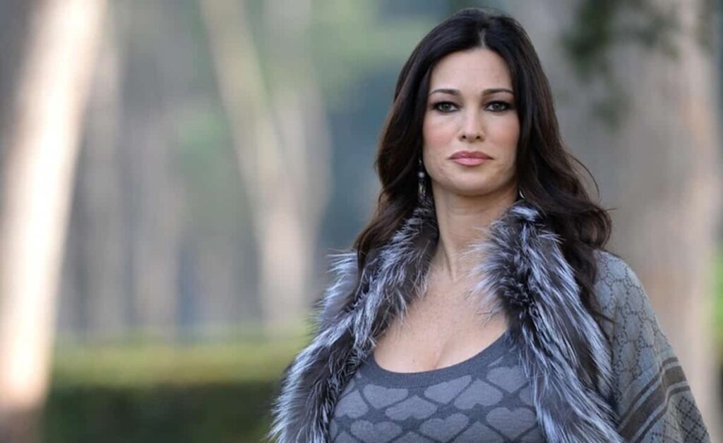 Manuela Arcuri chi è: dove e quando è nata, età, altezza, marito, figli