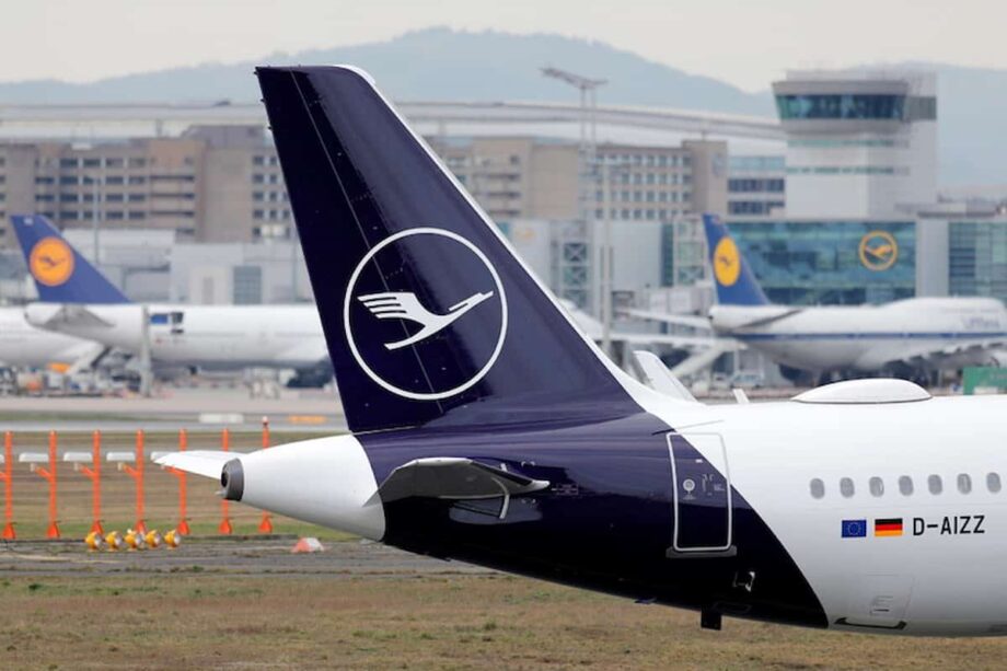 Aereo Lufthansa per Chicago odore in cabina del Boeing 747 torna indietro