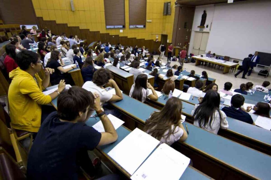 Università, nel 2024 tasse superiori a mille euro: la classifica delle ...