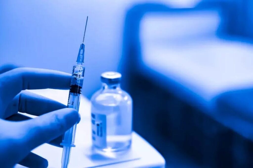 Influenza, l'elenco dei vaccini autorizzati, chi deve farli e quando