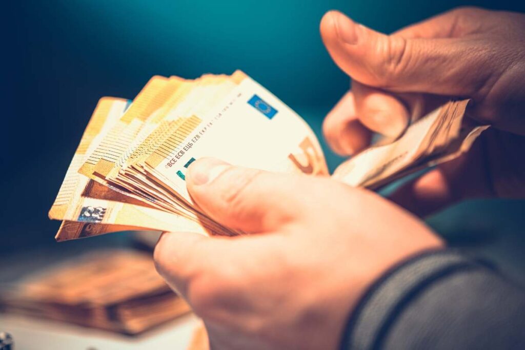 PostePay Evolution, arrivano i Mini-prestiti in Posta: fino a 3mila ...