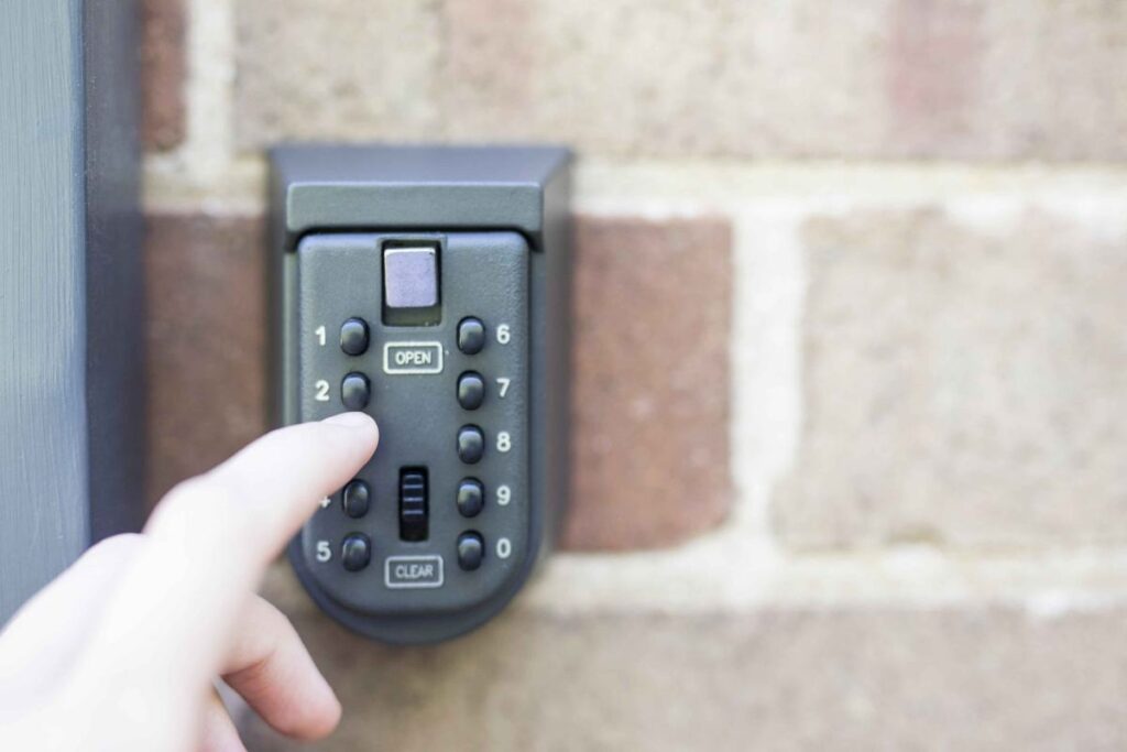 Firenze vieta le keybox degli Airbnb dal 2025 per motivi di decoro