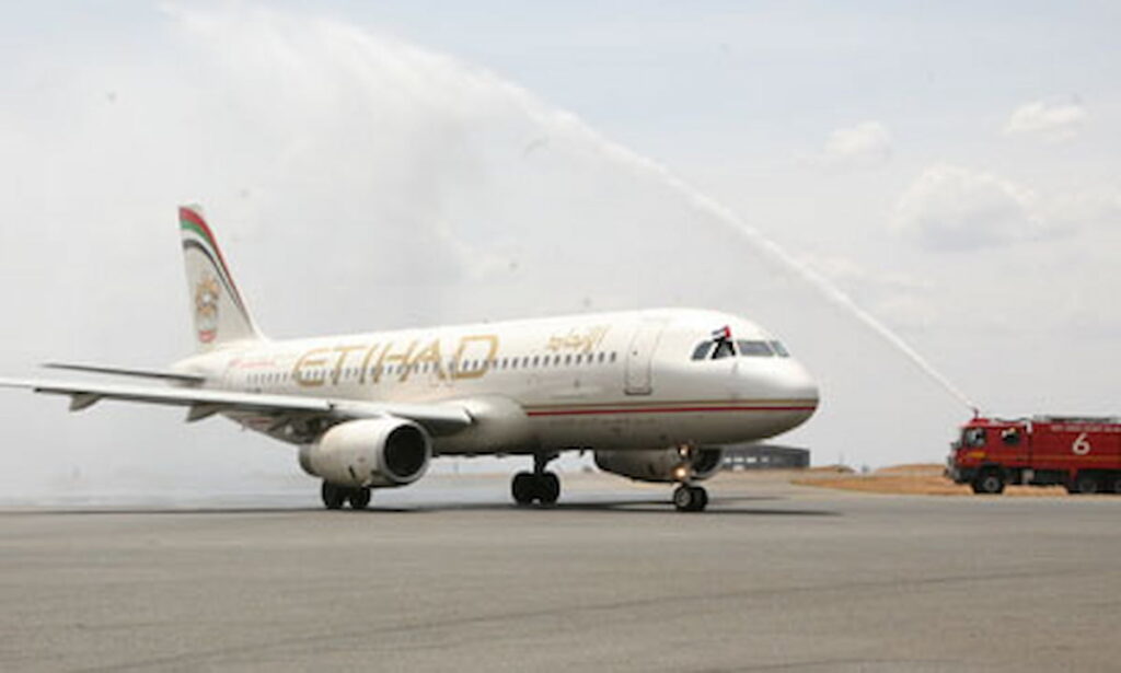 Aereo Etihad Boeing 787 annullare il decollo: esplose due ruote