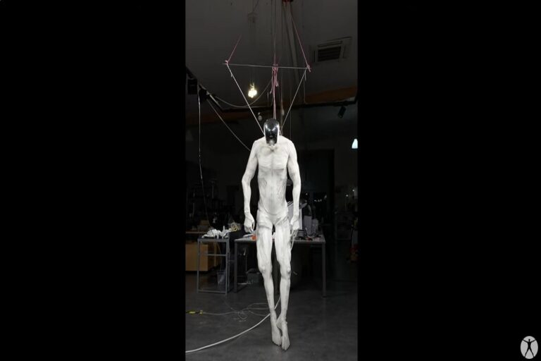 Il video di Protoclone, il robot con i muscoli che sembra un umano