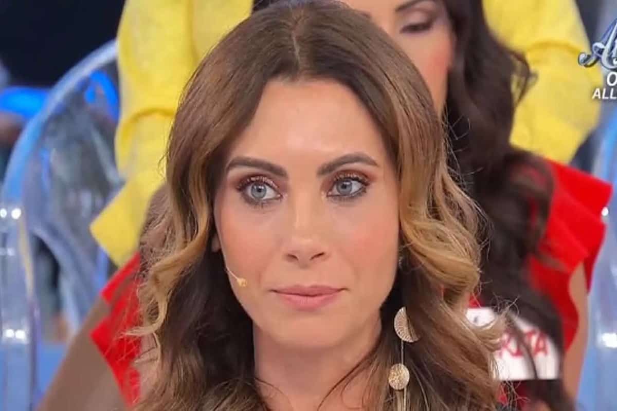 Agnese: età, ex marito e figli, laurea e lavoro, dove vive. Tutto sulla ...