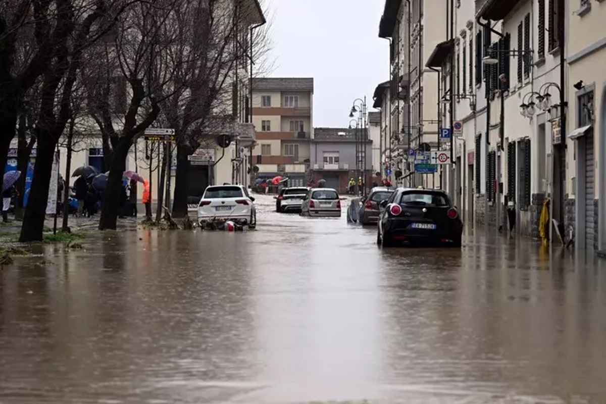 Maltempo, in Toscana ed Emilia Romagna anche sabato sarà allerta rossa - Blitz quotidiano
