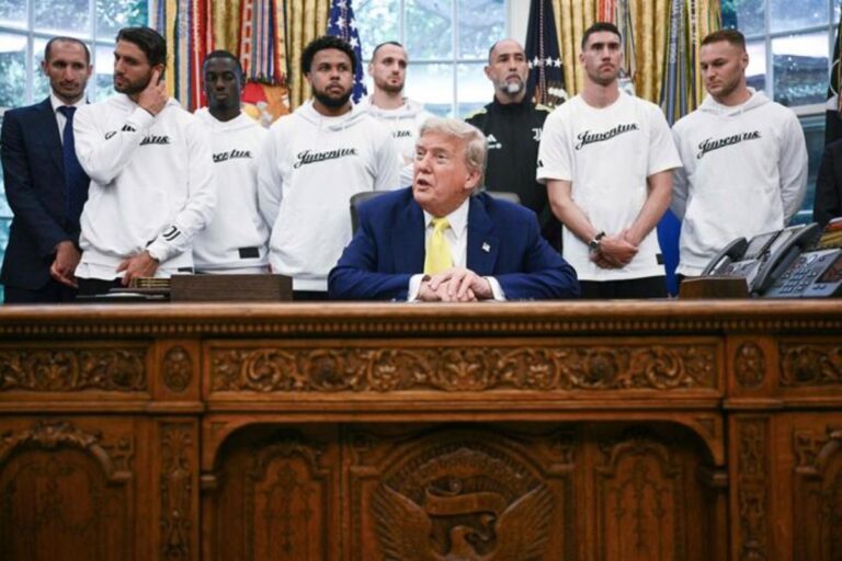 Trump riceve la Juve nello studio ovale, l'imbarazzo per il siparietto ...