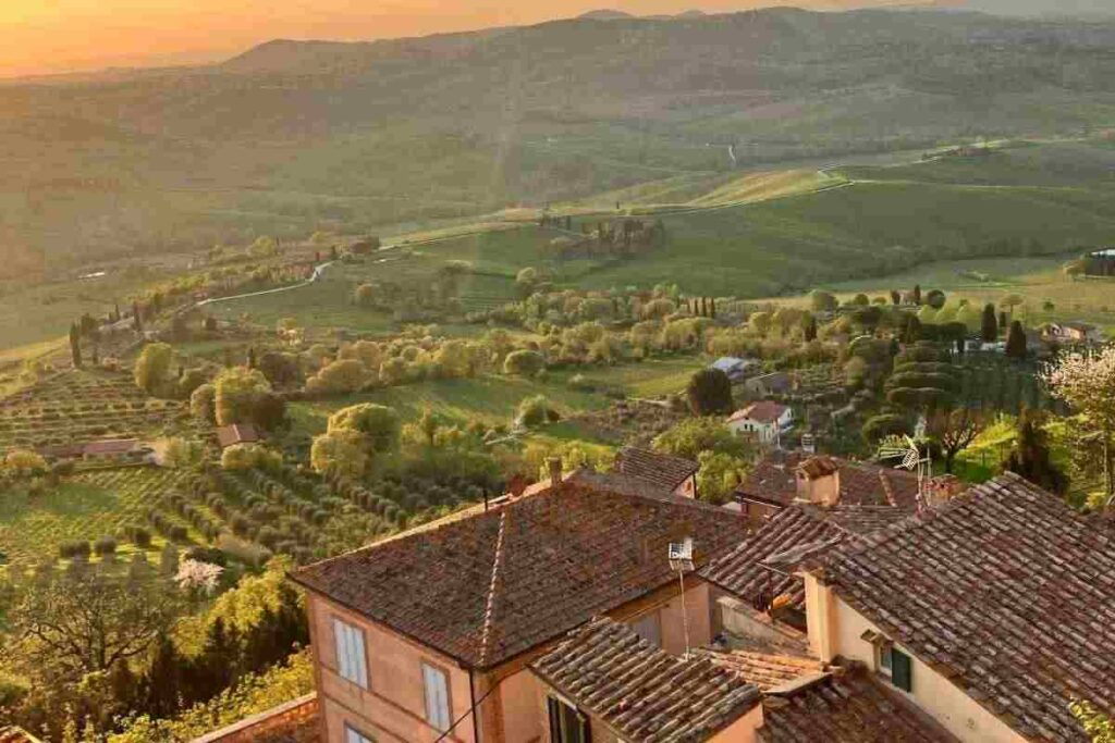 Un borgo millenario tra le colline toscane: storia, natura e panorami ...