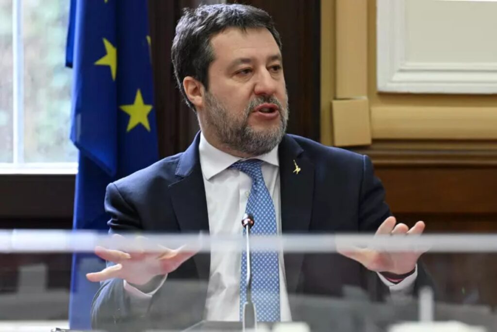Salvini: "Macron attaccati al tram, in Ucraina vacci tu se vuoi"