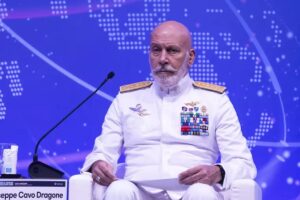 L'ammiraglio Cavo Dragone: "Gli attacchi ibridi nel 2025 sono aumentati ...