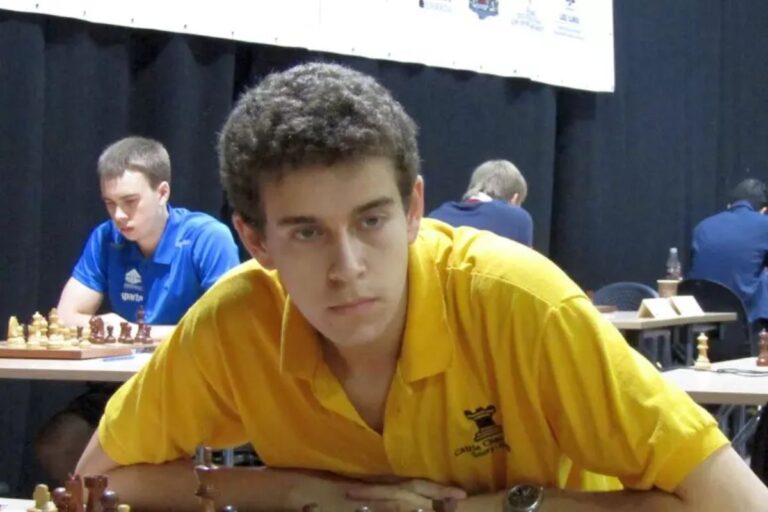 Daniel Naroditsky, il gran maestro degli scacchi è morto a 29 anni ...