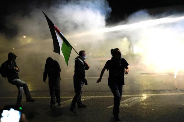 Italia-Israele, è la partita dei pro Pal: scontri a Udine, lacrimogeni ...