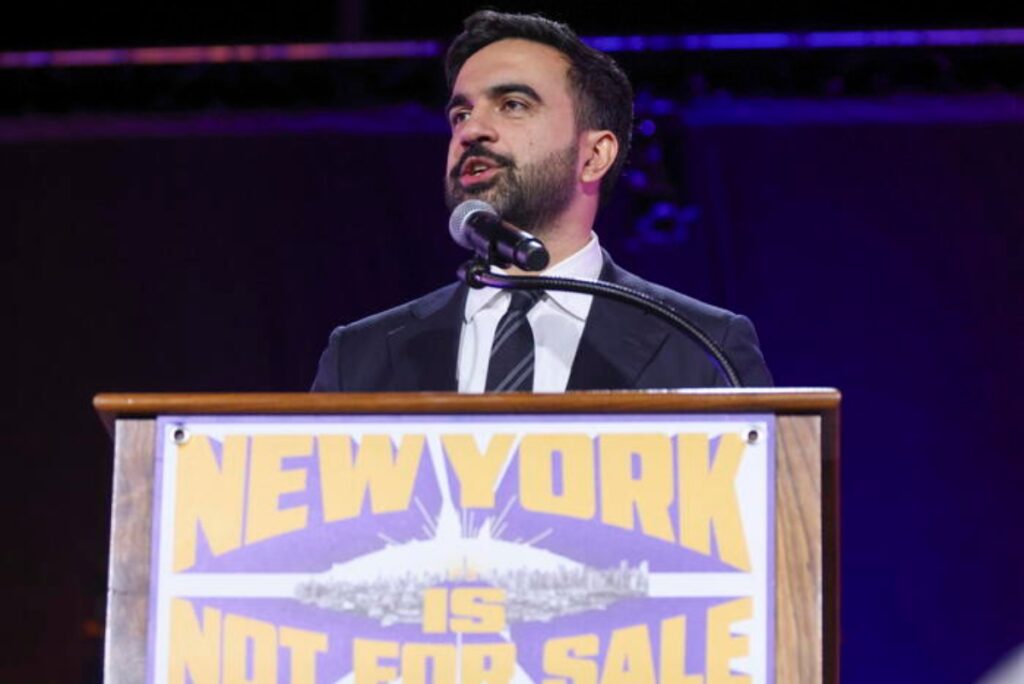 "Un nuovo giorno per New York": Zohran Mamdani marcia sul ponte di ...