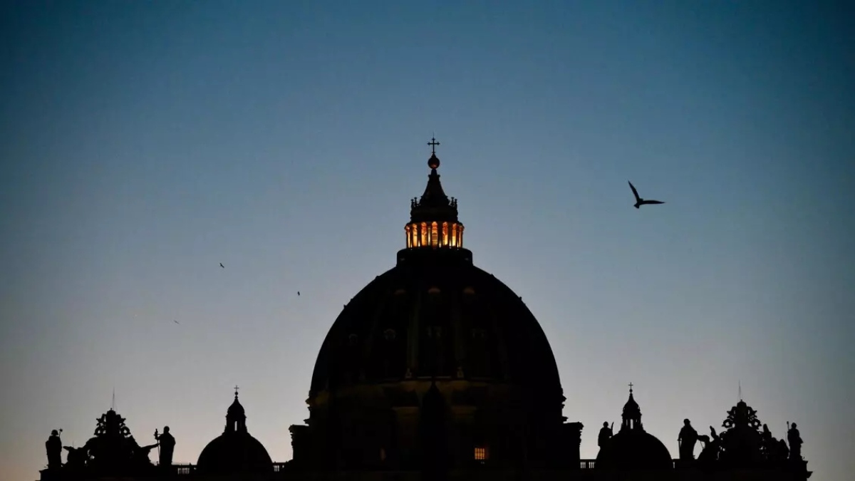 Un bistrot sulla terrazza della Basilica di San Pietro. Il Vaticano ...