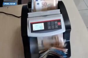 Scoperta banca fantasma a Prato, movimenti illegali per100 milioni l’anno