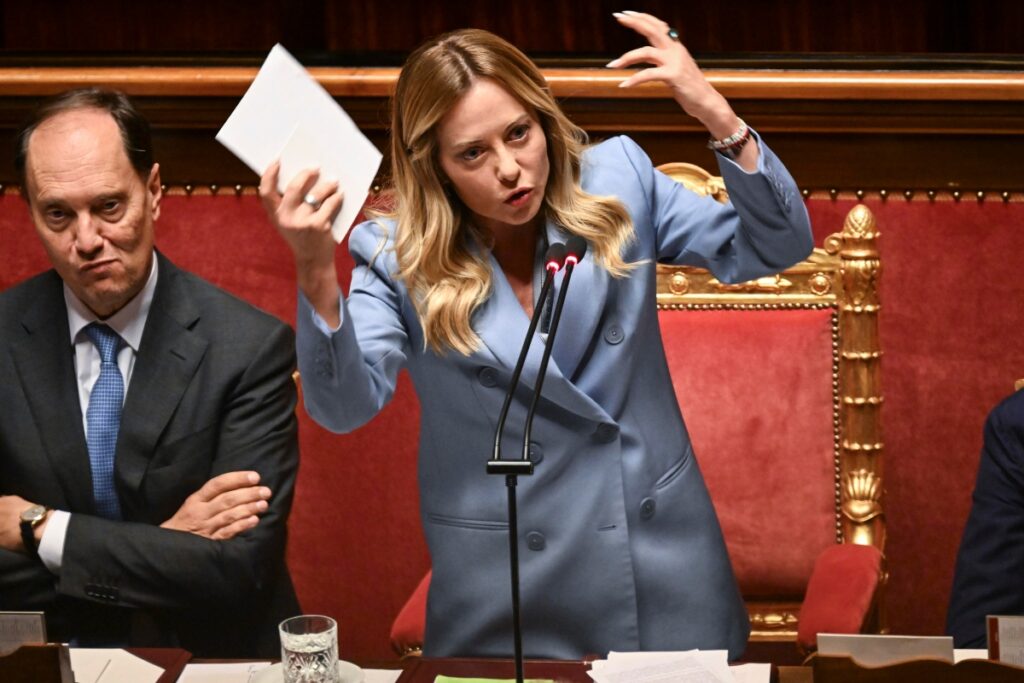 Meloni al naturale, replica a Renzi: "Altri premier fuori da E3 ma io ...