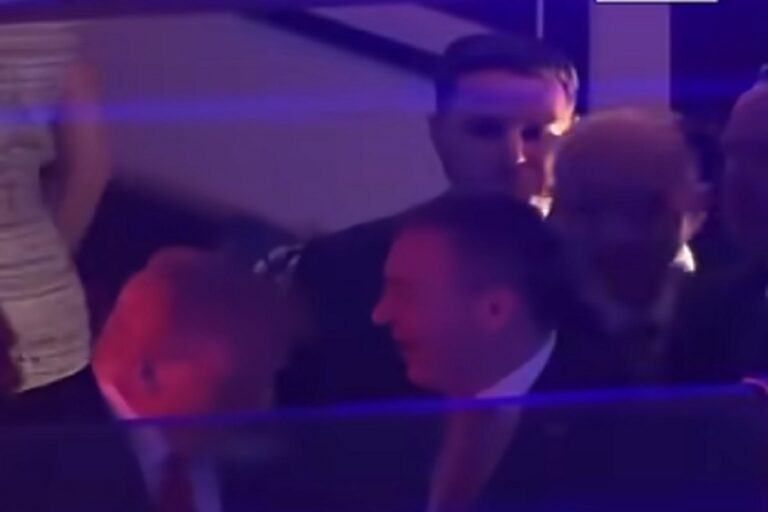 Il video dei fischi contro Trump al Madison Square Garden